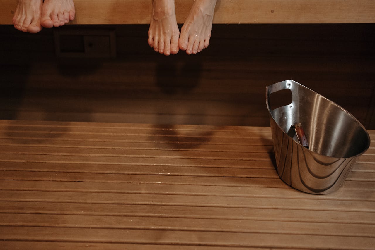 What Is a Sauna Bucket and How to Use It? – Heavenly Heat Saunas